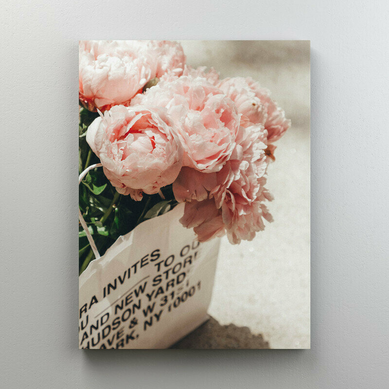 Интерьерная картина на холсте "Букет в крафтовой корзинке" размер 30x40 см