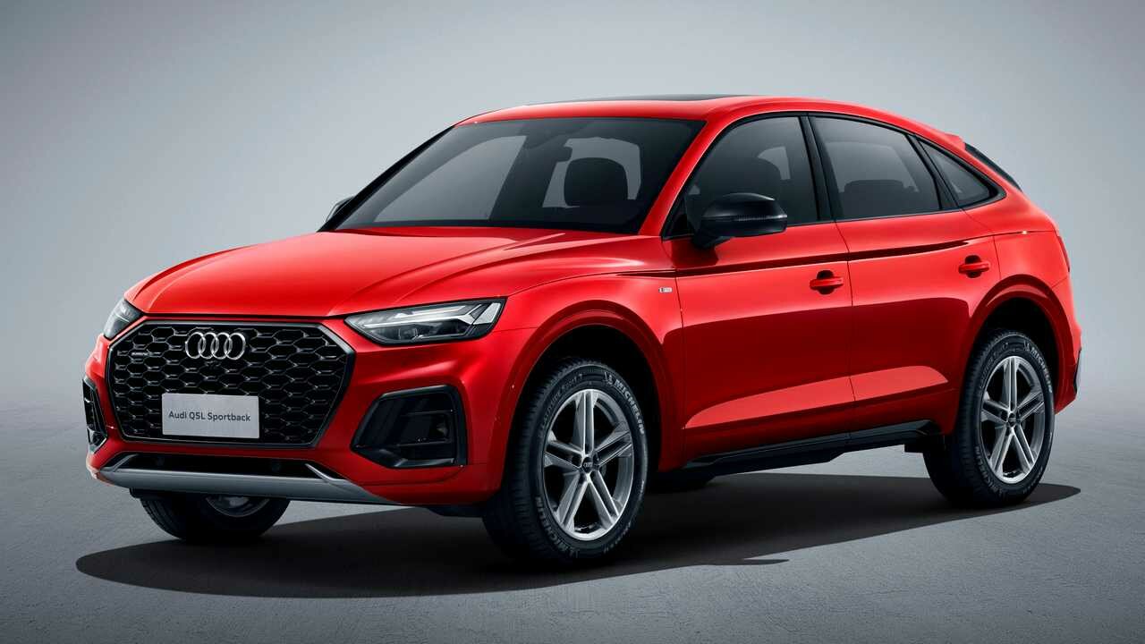Картина на холсте 60x110 LinxOne "Audi Кроссовер фоне красные" интерьерная для дома / на стену / на кухню / с подрамником