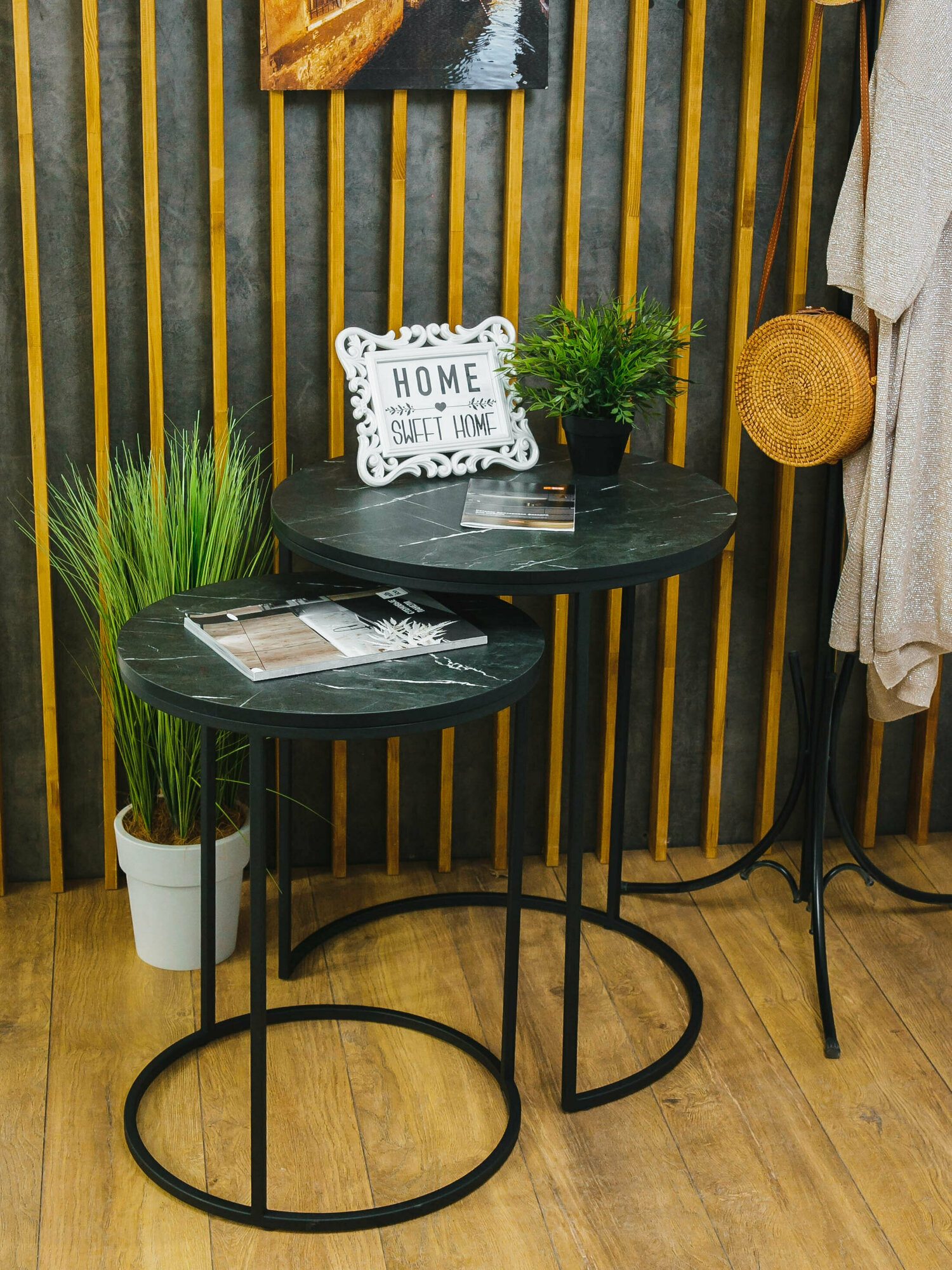 Чайный столик круглый для гостиной, в офис, прихожую, спальню, в гостиницу, с железной ножкой, интерьерный стильный