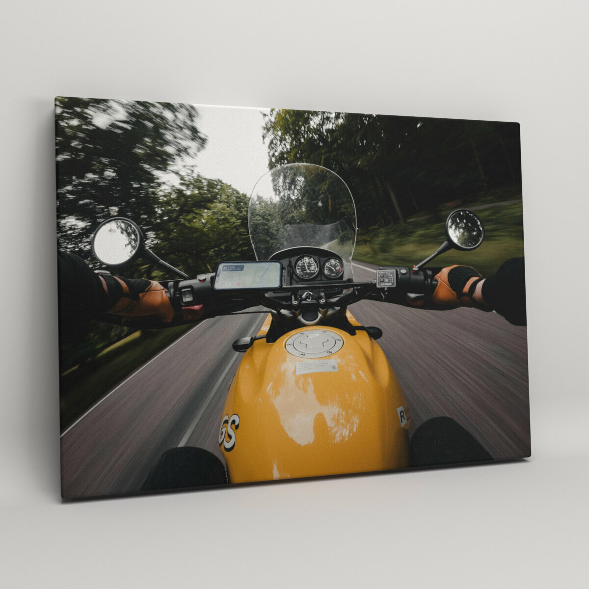 Картина на холсте (интерьерный постер) "За рулем мотоцикла" мотоциклы, с деревянным подрамником, размер 40х30 см