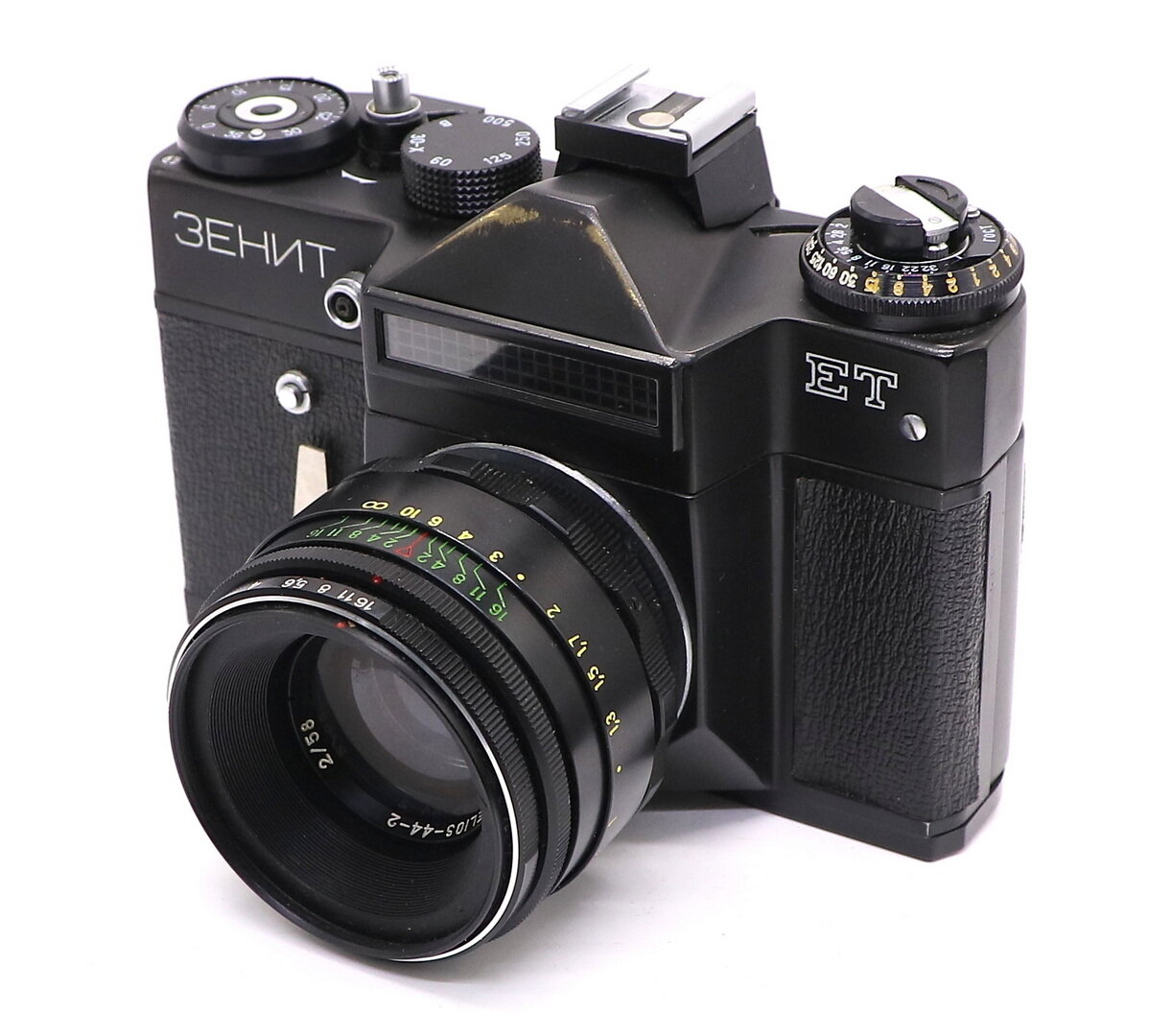 Зеркальный фотоаппарат Зенит ЕТ + Гелиос-44-2 (СССР)