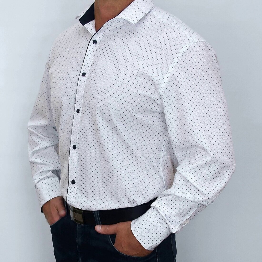 Рубашка приталенная с длинным рукавом мужская рубашка, светлая сорочка, на кнопках, рубаха на любой сезон, белая в мелкий рисунок, без карманов, на любой сезон и на лето рубашка Slim fit с приталенным кроем з