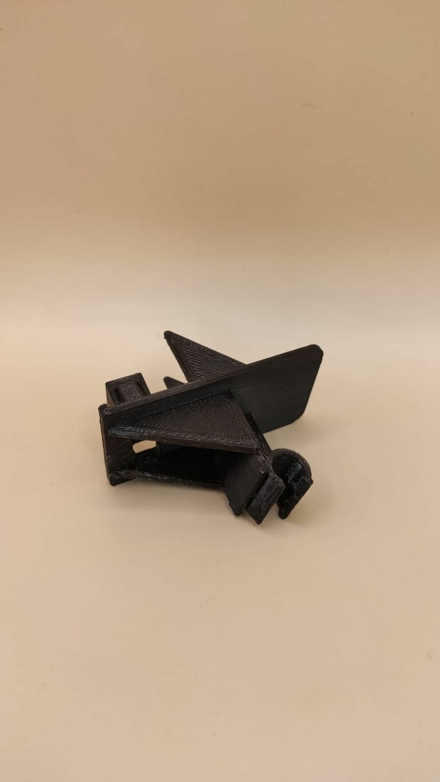 Крепление штанги капота М3Д "Замок" аналог крепления для Toyota Avensis