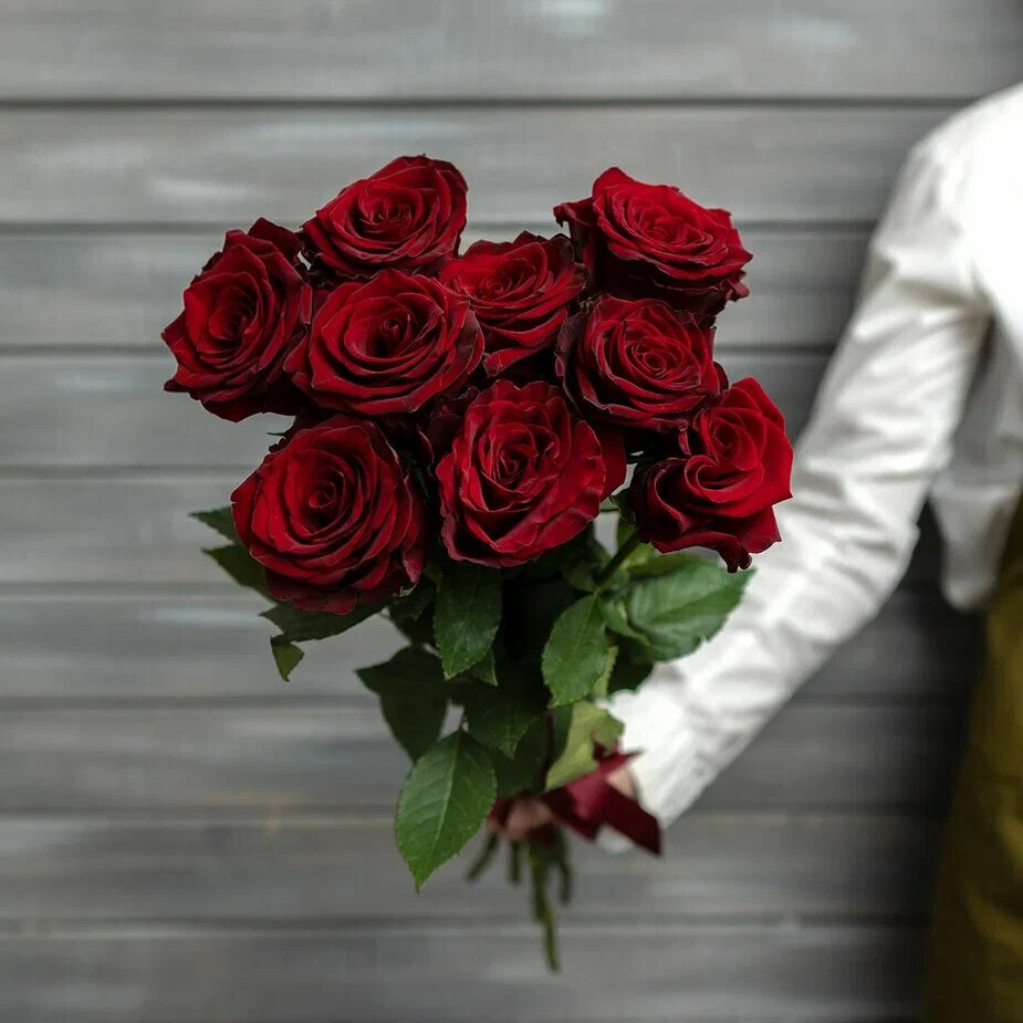 Монобукет Букет Маркет "9 красных роз", Эквадор, 40см, в пленке, под ленту