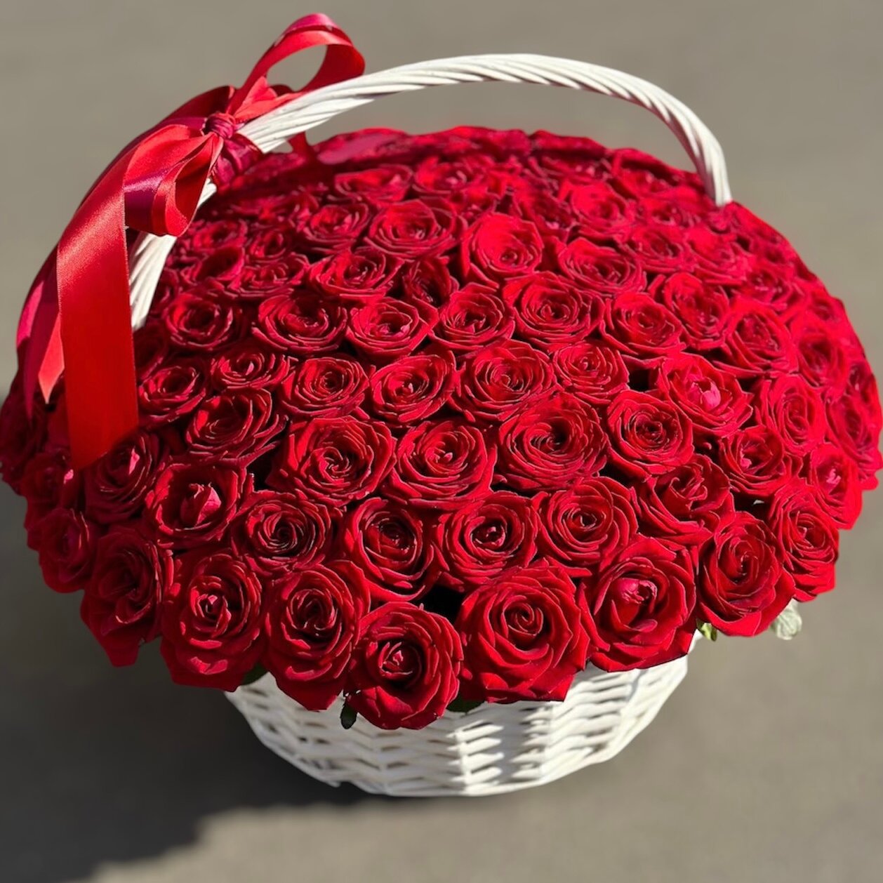 Букет из красных роз 101 шт в корзине, красивый букет цветов, шикарный, премиум цветы, премиум букет