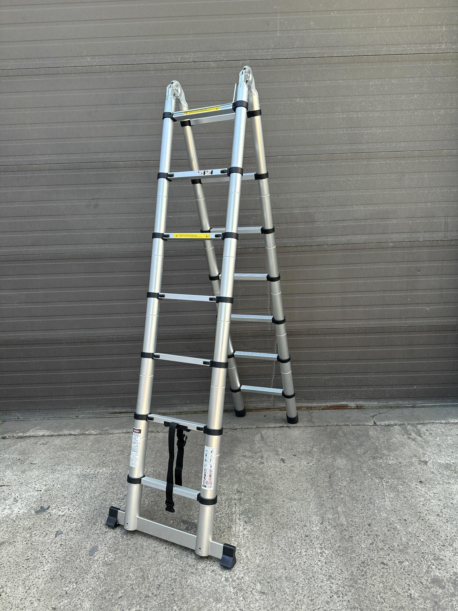 Стремянка телескопическая NORD DLT (2.2+2.2) в виде стремянки до 2.20м, в виде лестницы до 4.40м, 7 ступеней