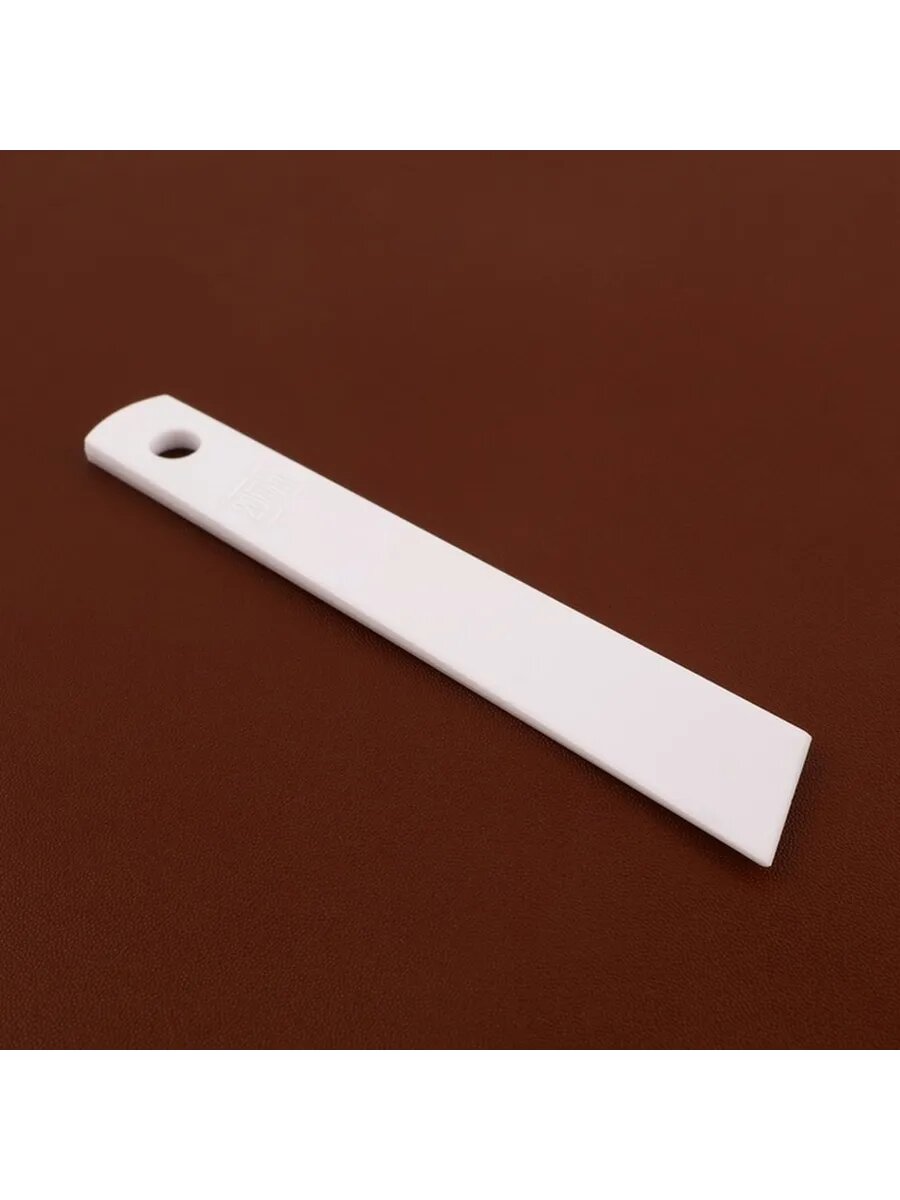 Комплект пластиковых шпателей для клея и химии