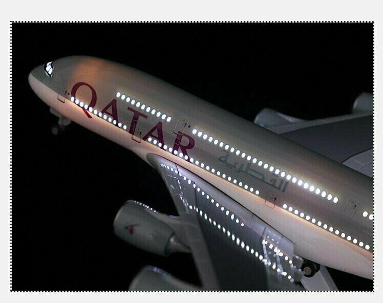 1/200 29 см собранная модель самолета с шасси и фонарями кабины, смола, Emirates Airbus A380, авиационная окраска.