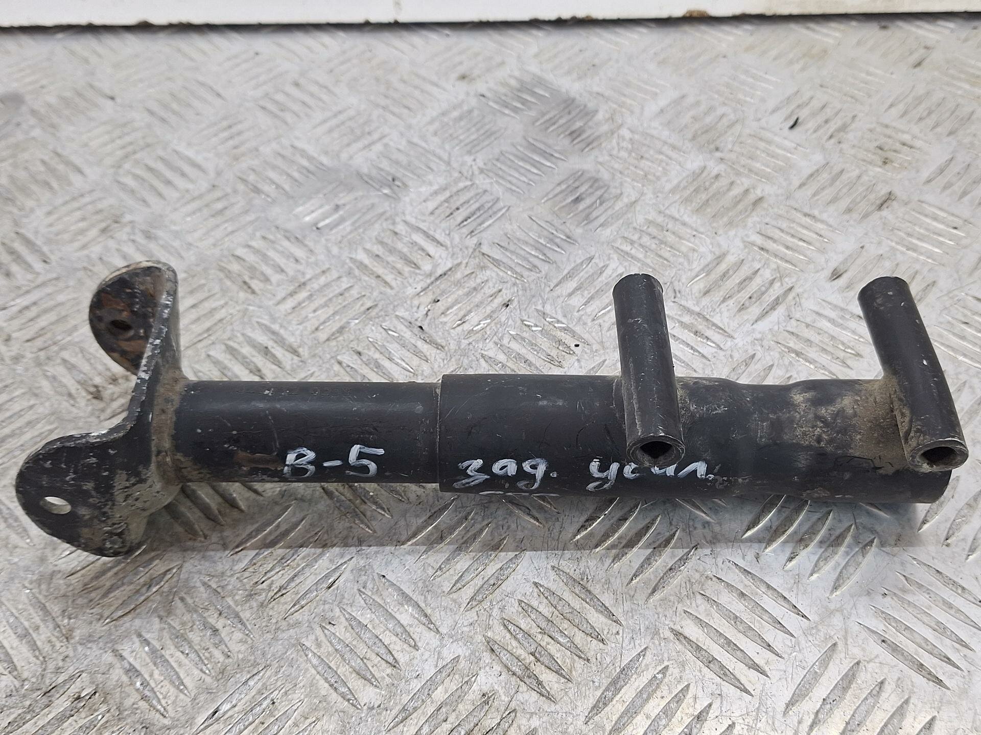 Кронштейн крепления бампера заднего Audi A4 B5 (1994 - 1999)