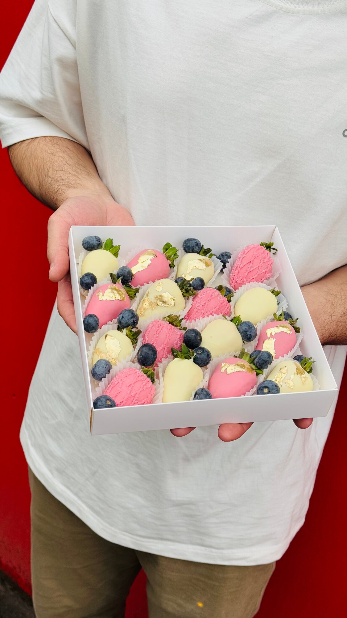 Клубника в бельгийском шоколаде шоколаде набор «Sweets» (16-20 штук) в