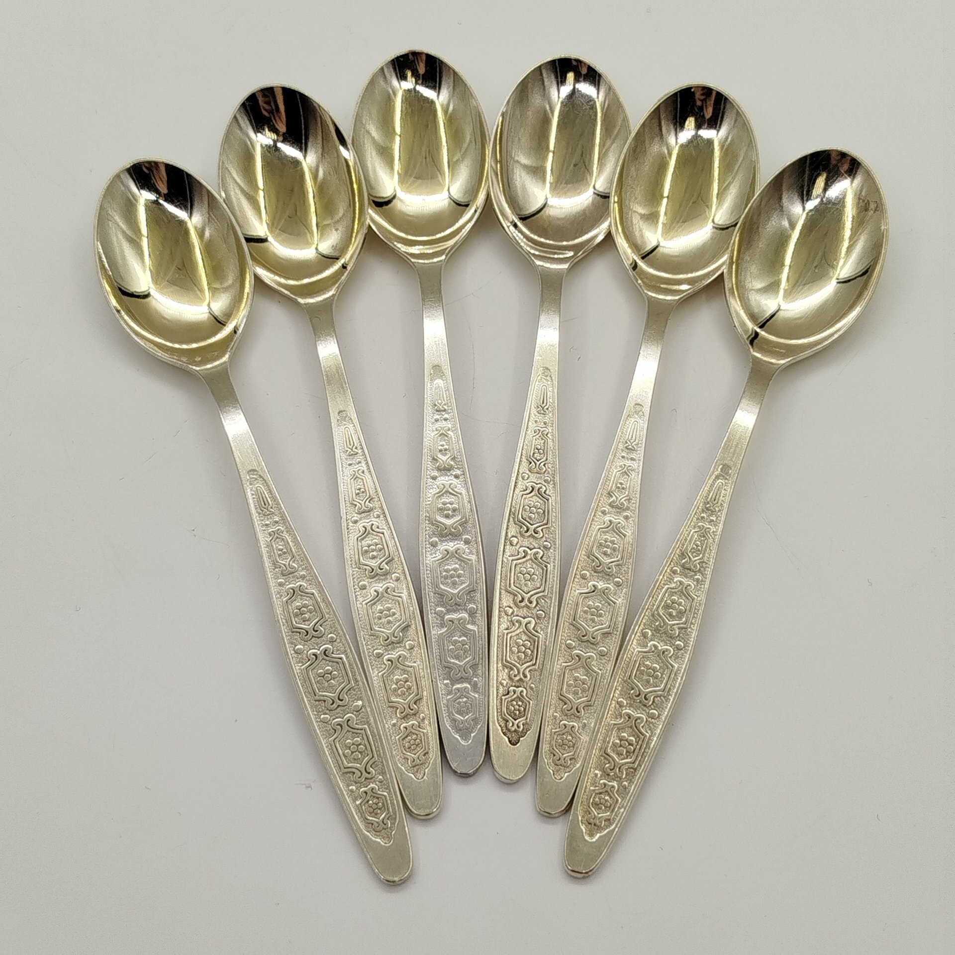 Набор из шести чайных ложек с орнаментальным декором, мНЦ (медь-никель-цинк)