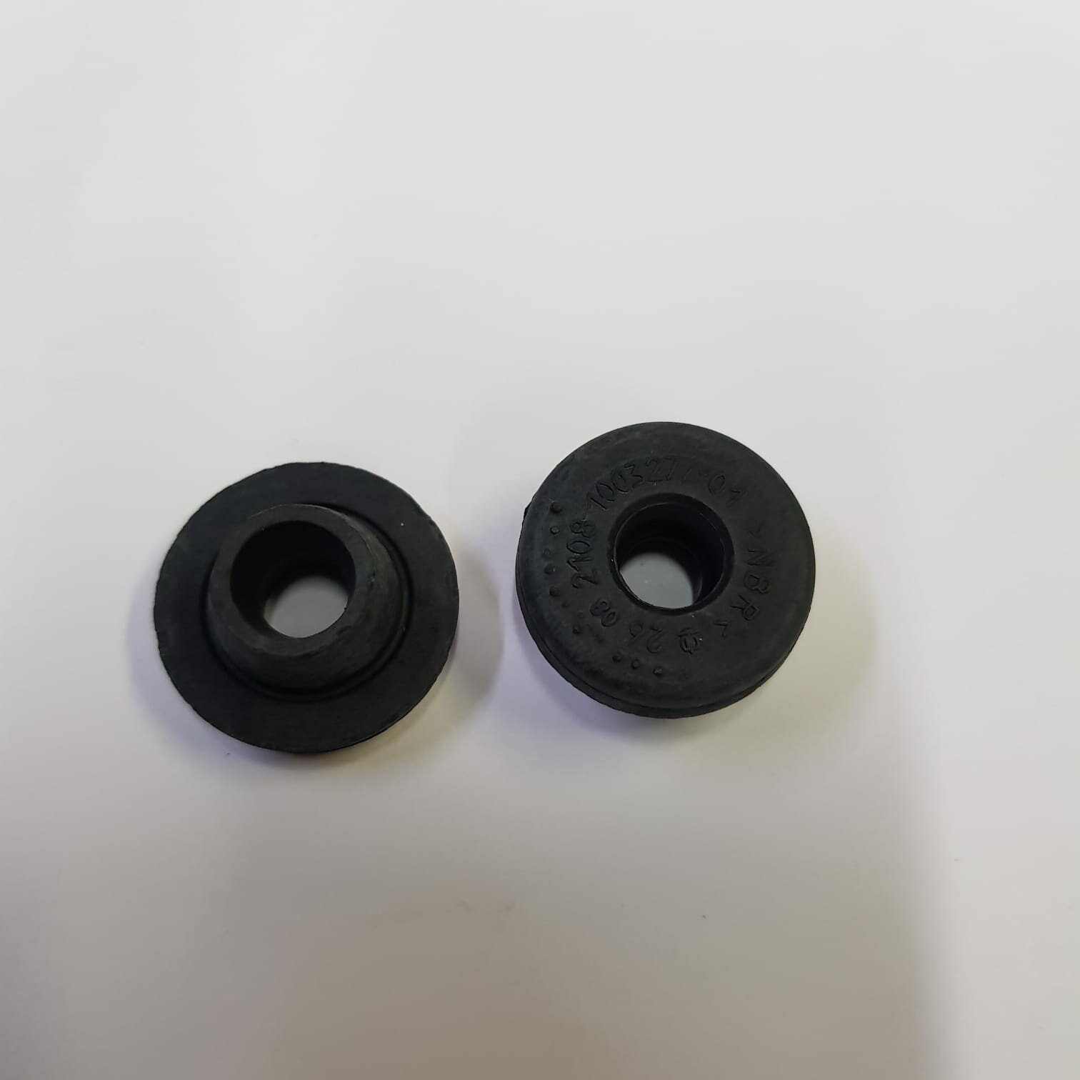 Втулка - уплотнитель шпильки клапанной крышки 2 штуки LADA 21080100327701 / 21080100327700 / 21081003277