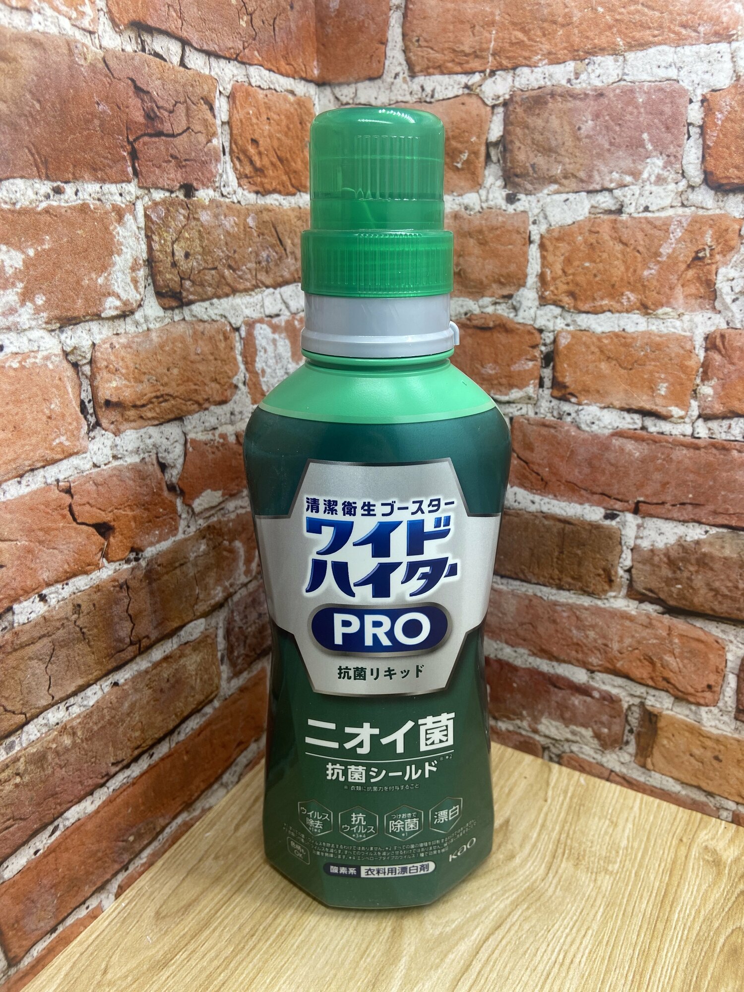 Kao Wide Haiter Pro Кислородный отбеливатель-пятновыводитель для цветного белья с антибактериальным и противовирусным эффектами 560 мл