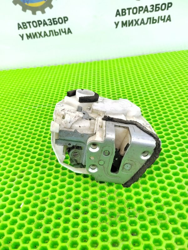 Замок двери задний правый Suzuki SX4 YA11S М16А 8230179J12