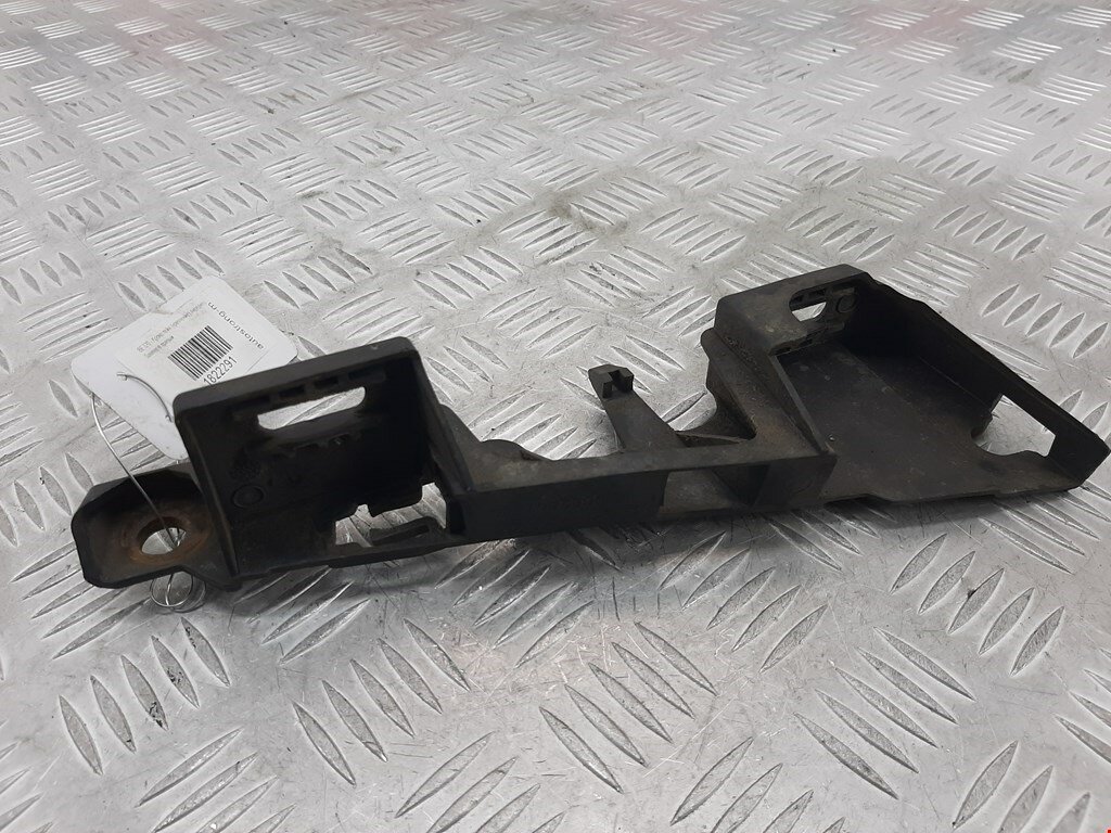 Кронштейн (крепление) переднего бампера правый Citroen C4 1 741679 арт. 1822291