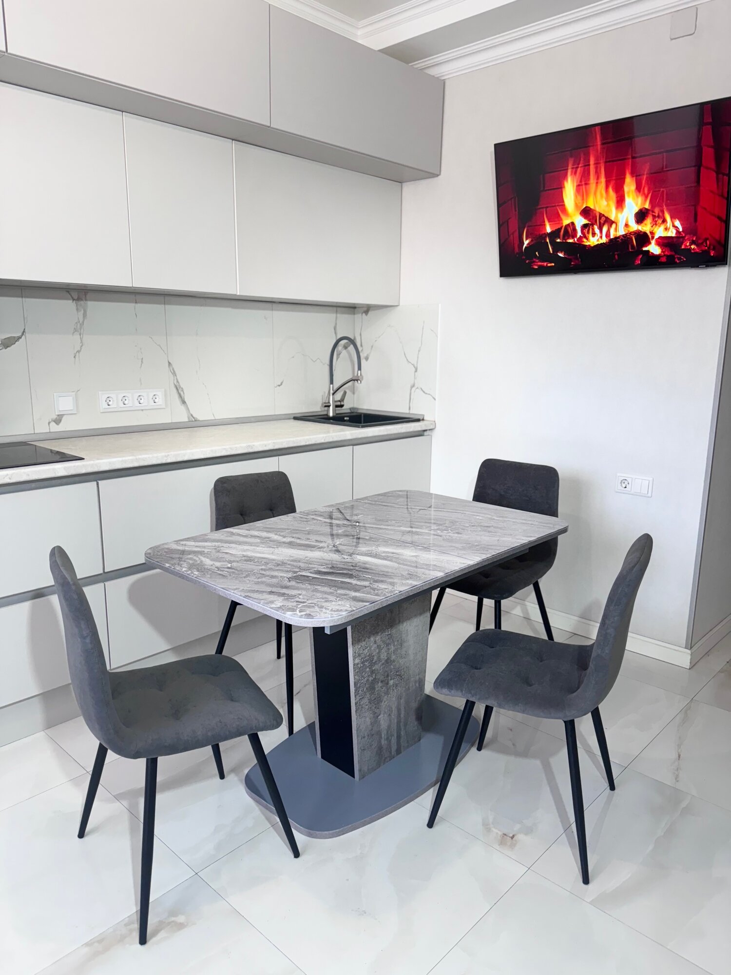 Комплект стол и стулья 4 шт