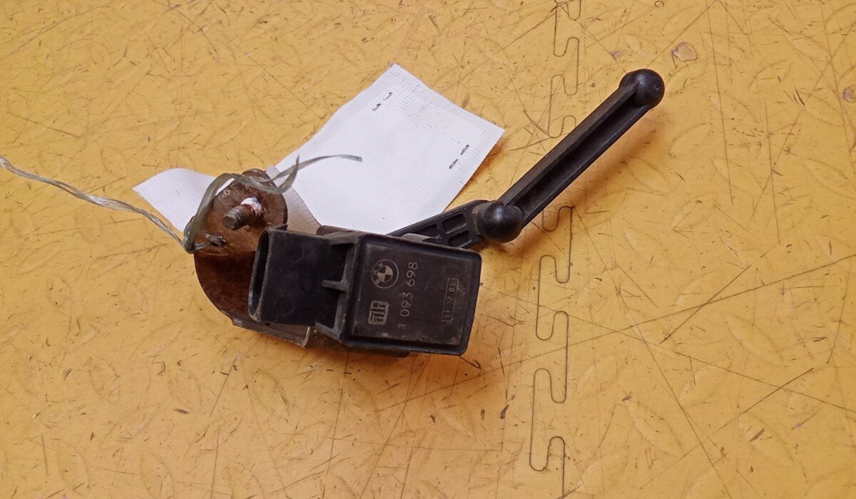 Датчик регулировки дорож. просвета X3 E83 BMW 37141093698