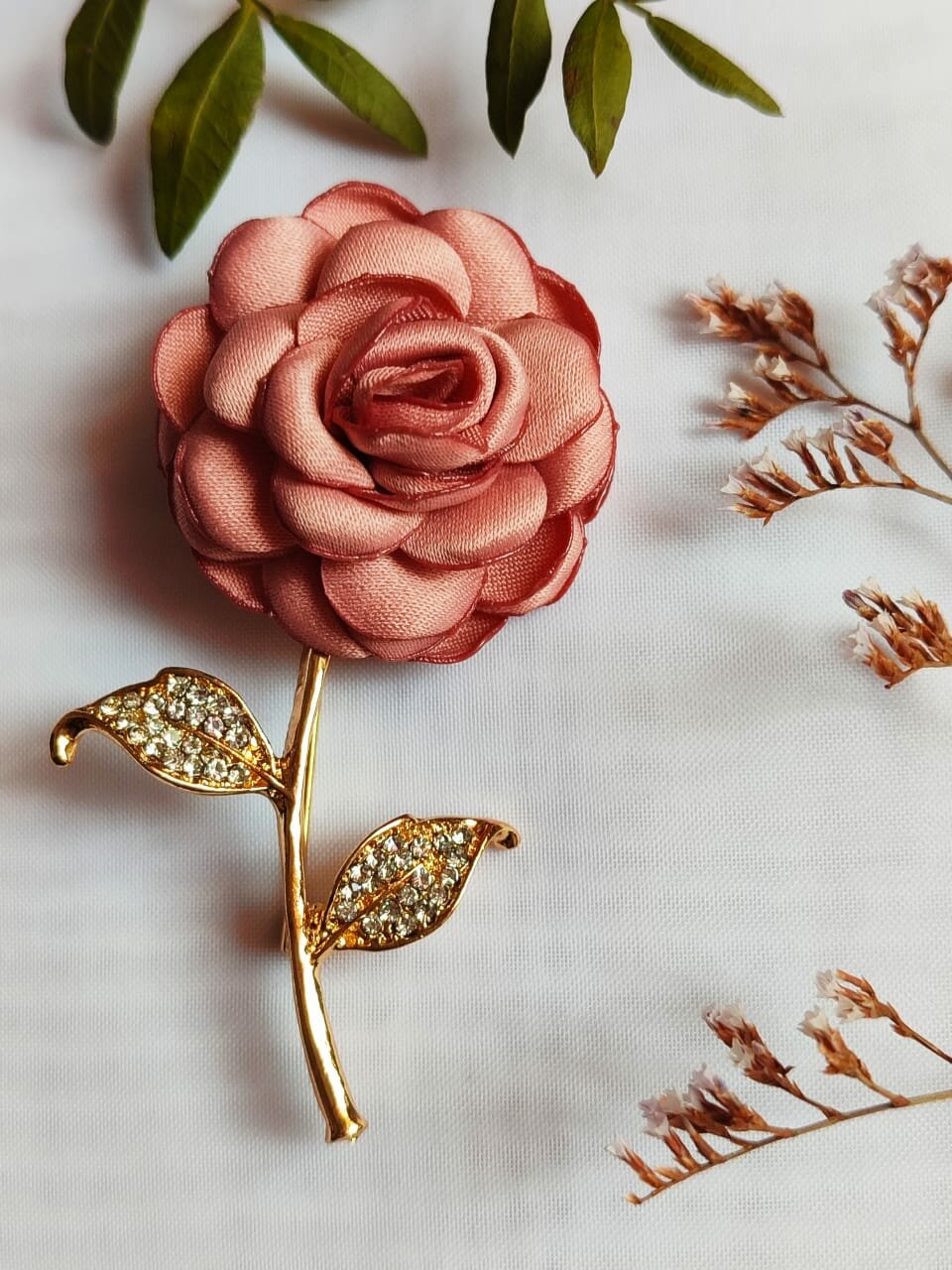 Брошь, стразы