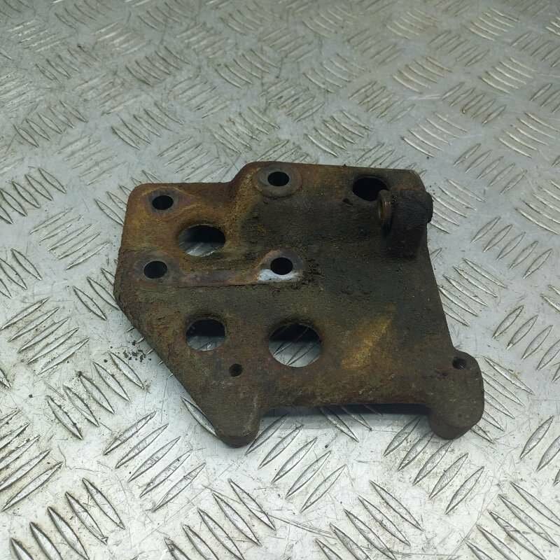 Б/У Кронштейн кондиционера Mazda Demio 1 DW3W / Мазда Демио 1 DW3W 1999