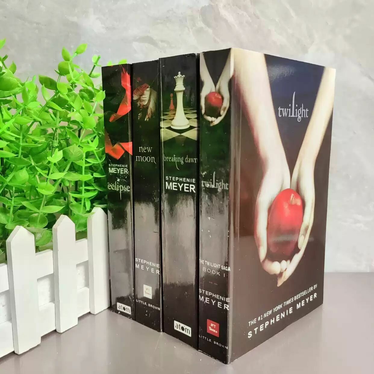 Полный набор из 4 книг "Сумерки" на английском языке: молодежное фэнтези, вампирская романтика, история любви и сверхъестественного