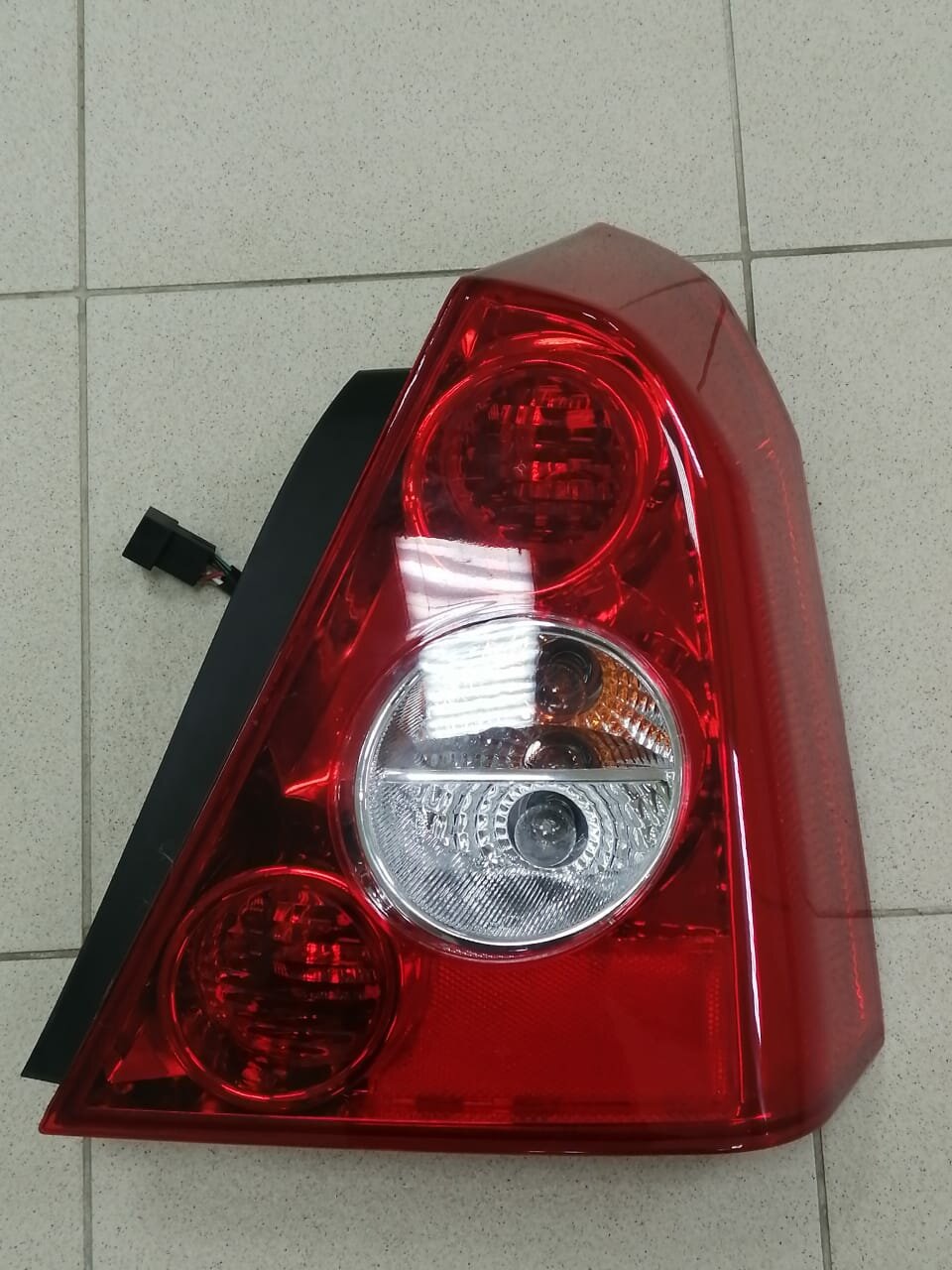 Фонарь задний правый Chery Fora [1.8 16V 5MT седан] A213773020