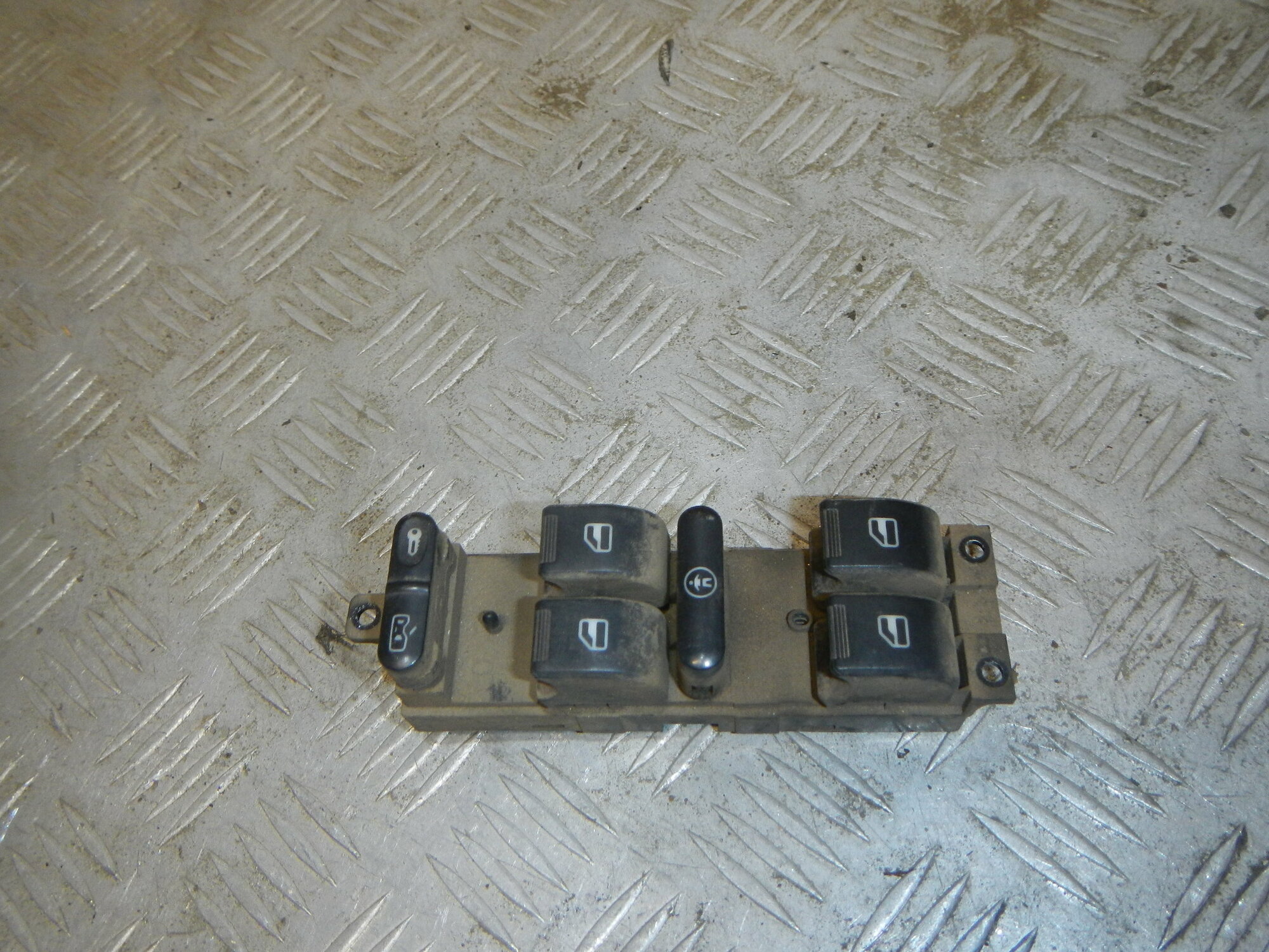 Б/У Блок управления стеклоподъемниками, Chery (Чери)-TIGGO (T11) (05-16) Chery TIGGO (T11) (05-16) Потертости. 506826 CH...