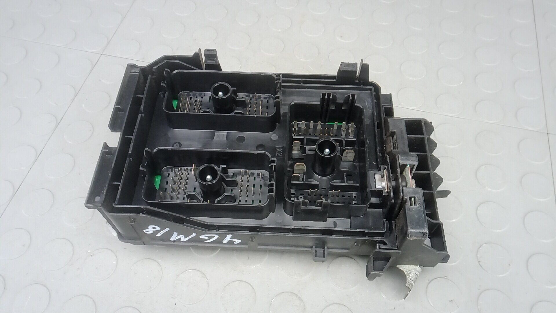 Блок предохранителей OPEL ASTRA K, Номер 39040853