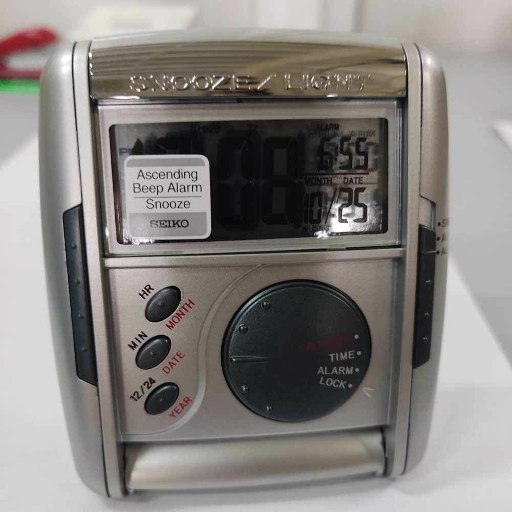 Настольные часы Сейко 004, с будильником, кварцевые, серебристый