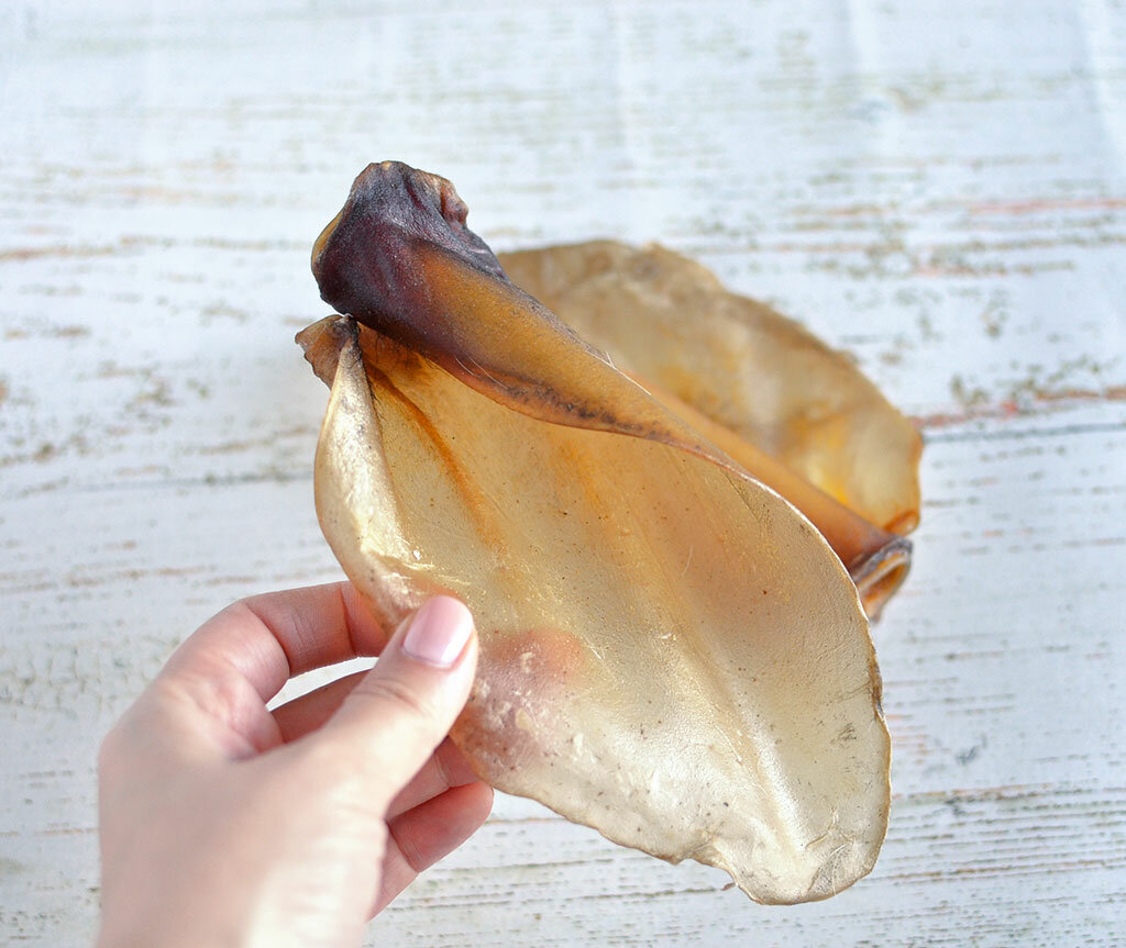 Ухо говяжее Lucky Animals, 30 гр, универсальное лакомство для всех собак, 1 шт