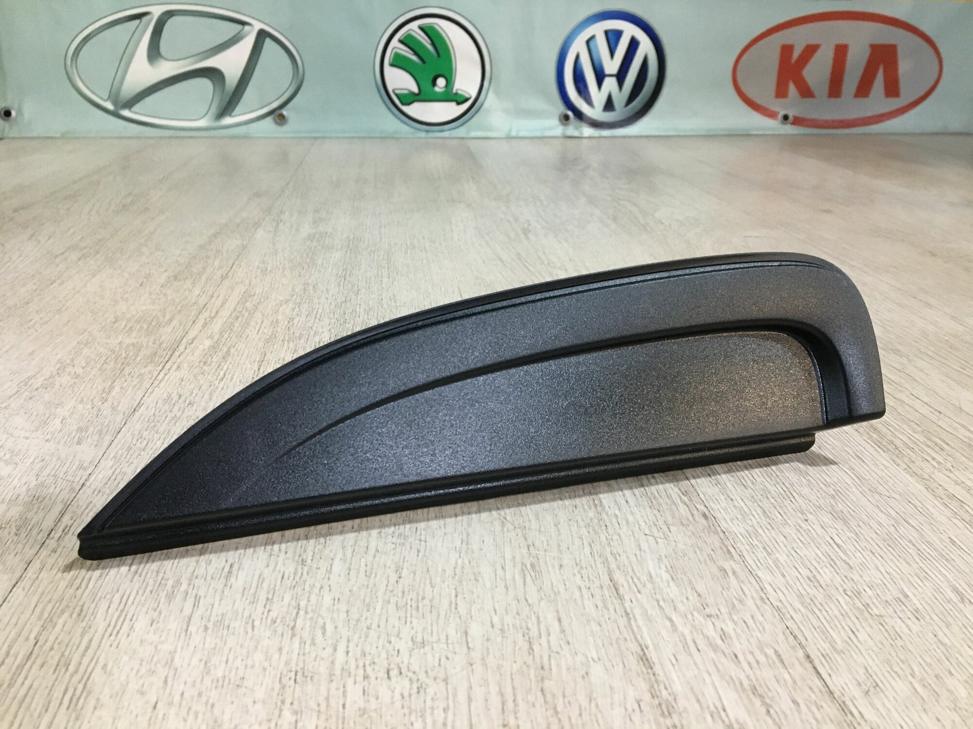Накладка задней двери угловая левая молдинг KIA Rio 3 седан Рио 2011-2017гг