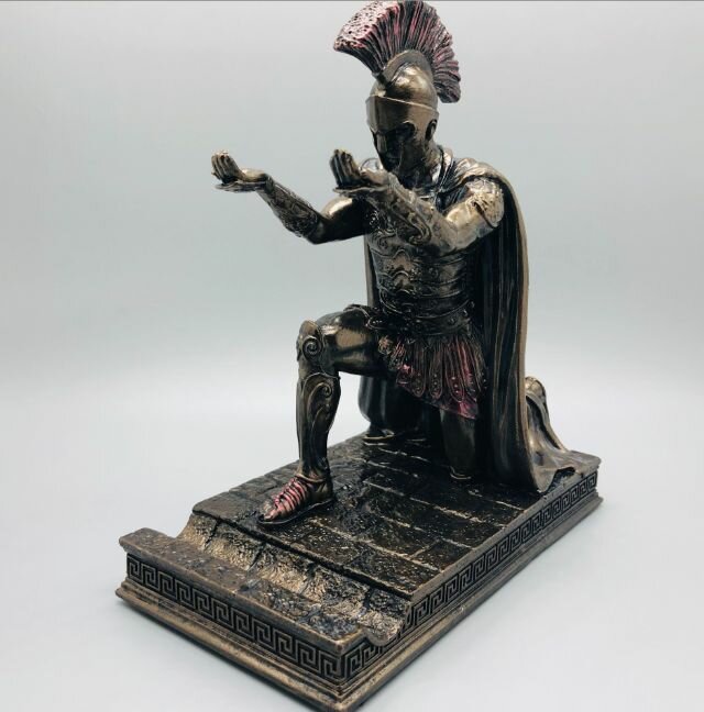 Подставка Римский воин держатель для смартфона, ручки, джойстика, геймпада и других вещей