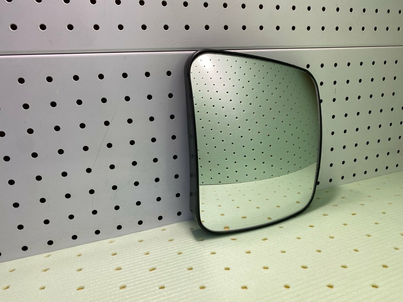 Стекло зеркала Рено Премиум DXI дополнительного с подогревом левое (RENAULT Premium)