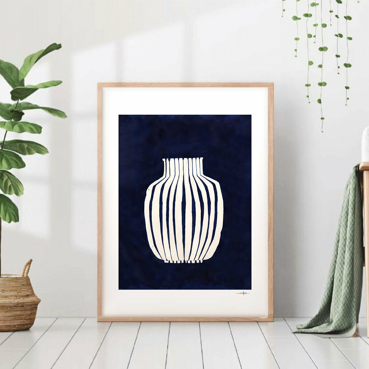 Постер "Абстракция белая ваза на черном фоне" 40x50 без рамки на стену для интерьера