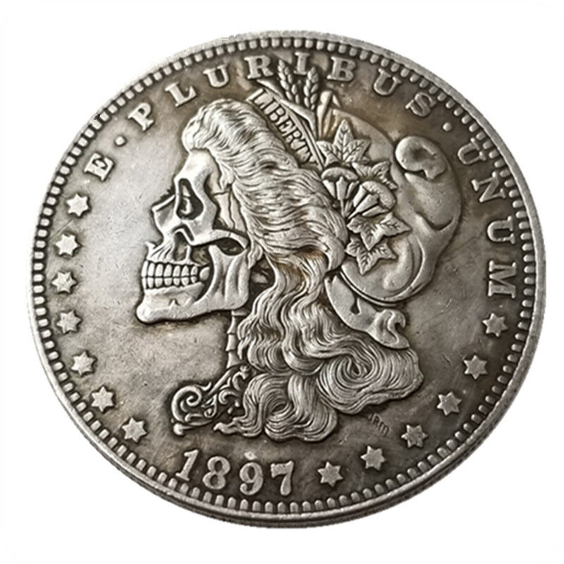 Копия памятной монеты с изображением черепа 1897 года. Медная коллекционная монета в античном стиле с готическим портретом скелета и винтажными деталями. Историческая декоративная монета для демонстрации и нумизматической коллекции.