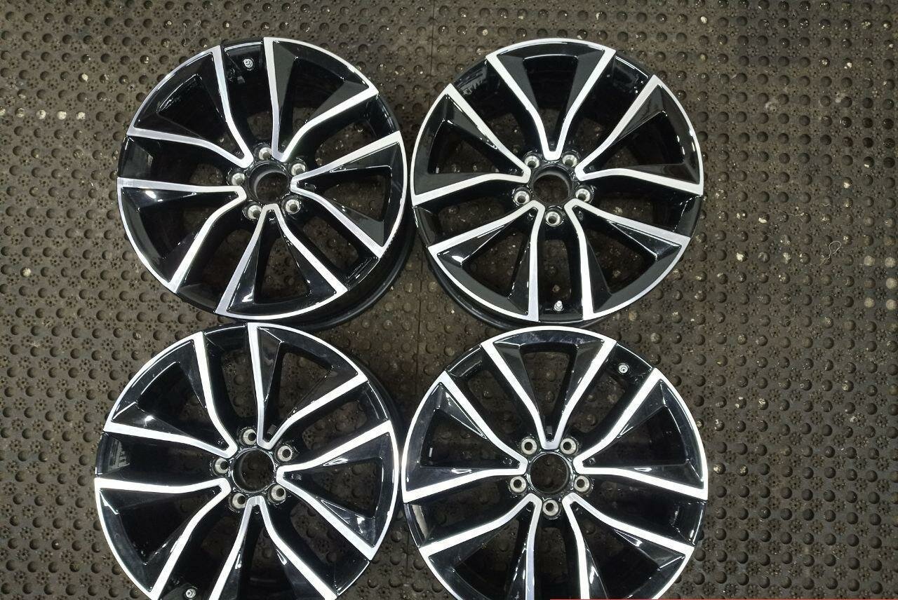 Колесные диски Mercedes 18x8 PCD 5x112 D66.6 ET37 Черный с полированной лицевой поверхностью (оригинал)