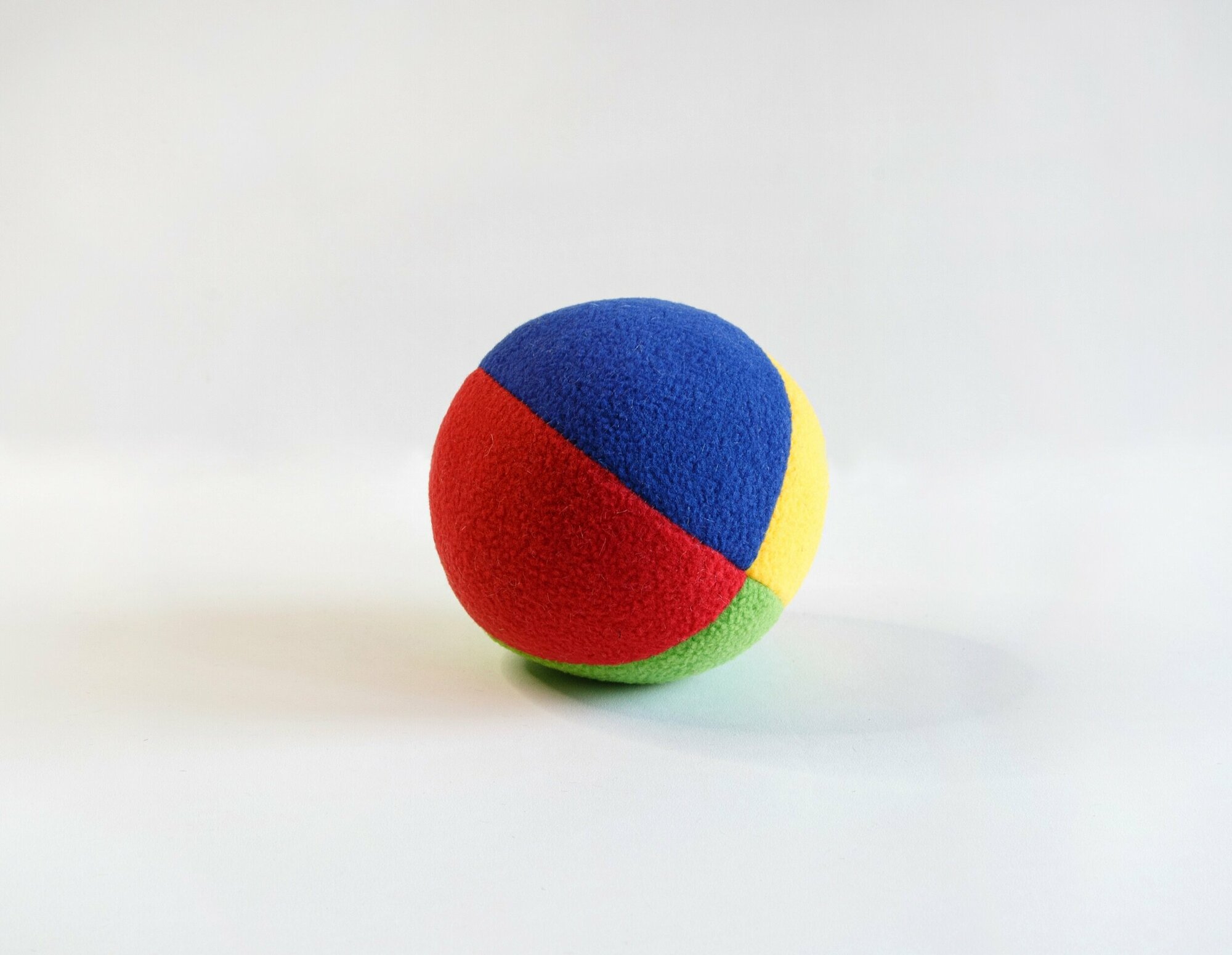 Мягкая игрушка Magic Bear Toys Мяч Радуга четыре цвета 7 см.