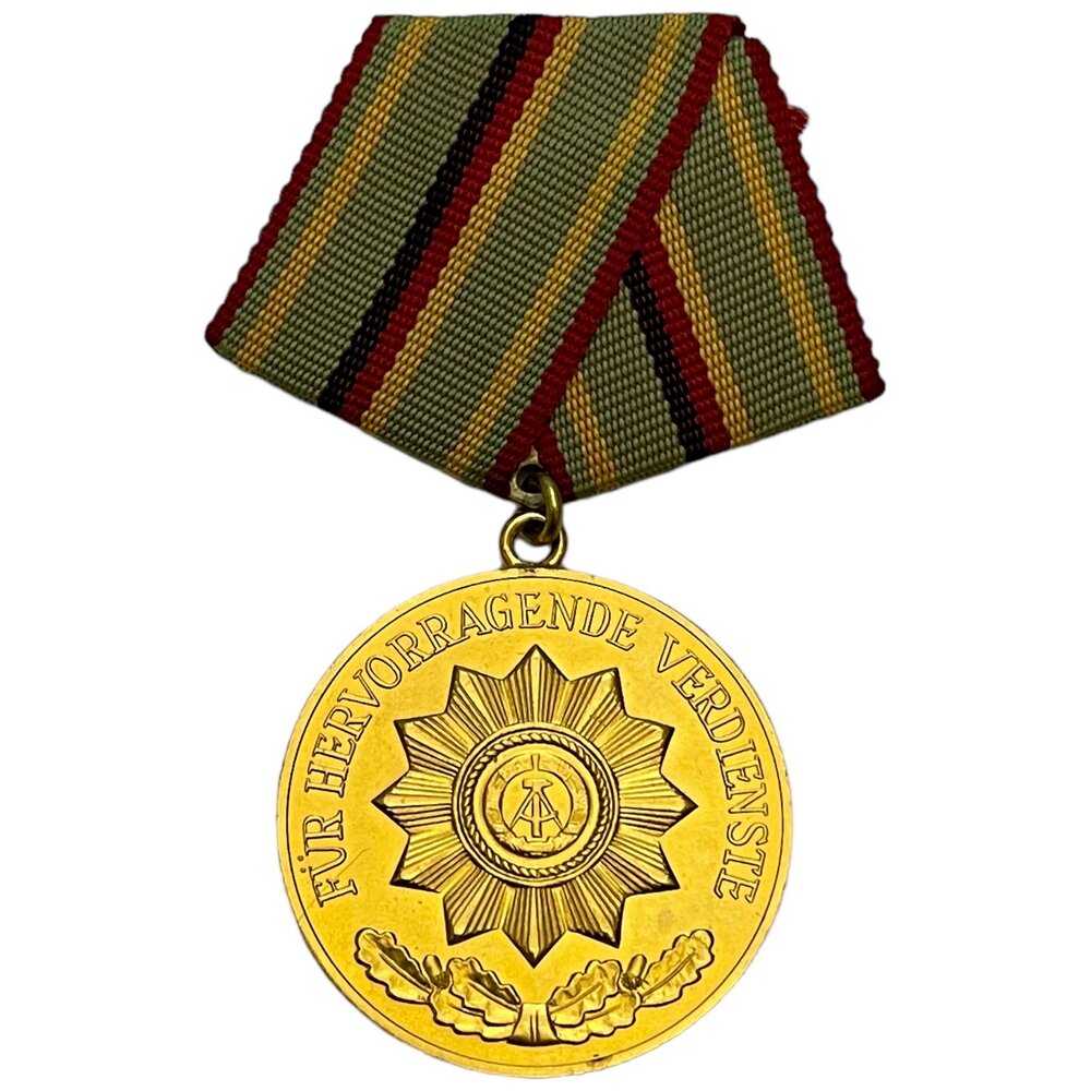 Германия (ГДР), медаль "За заслуги. МВД" золотая степень 1966-1990 гг. (в коробке)
