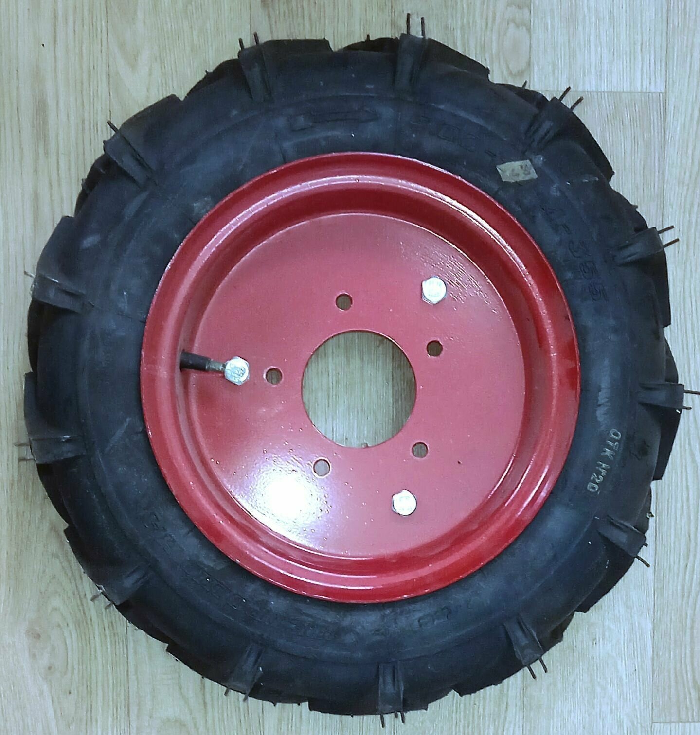 Колесо пневматическое (камерное) 4*10 в сборе с шиной Л-355 "Елочка" без ступицы мотоблока. Российское производство