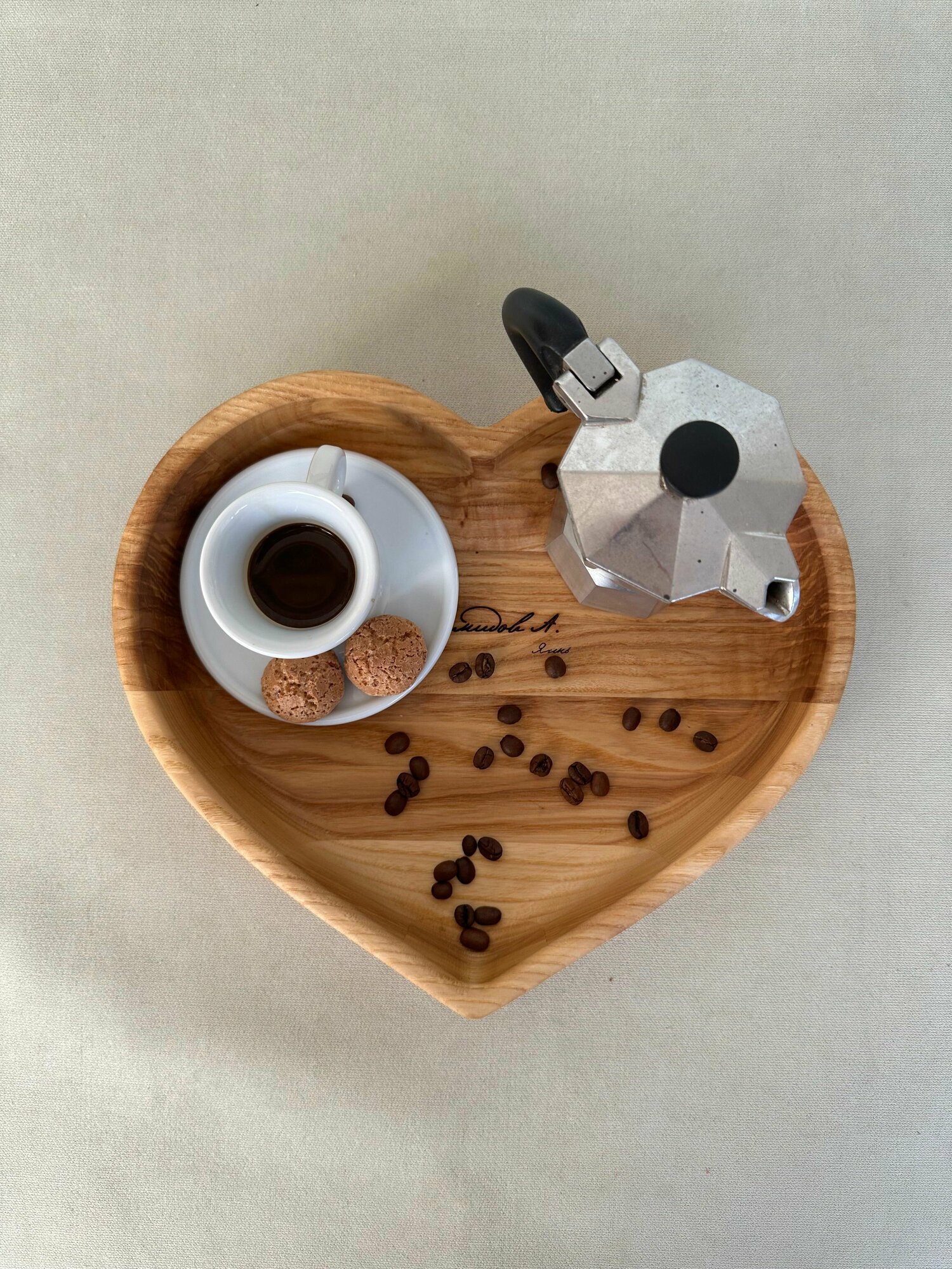 Поднос из массива ясеня в форме сердца Средний (M) 23*27*4,5 см