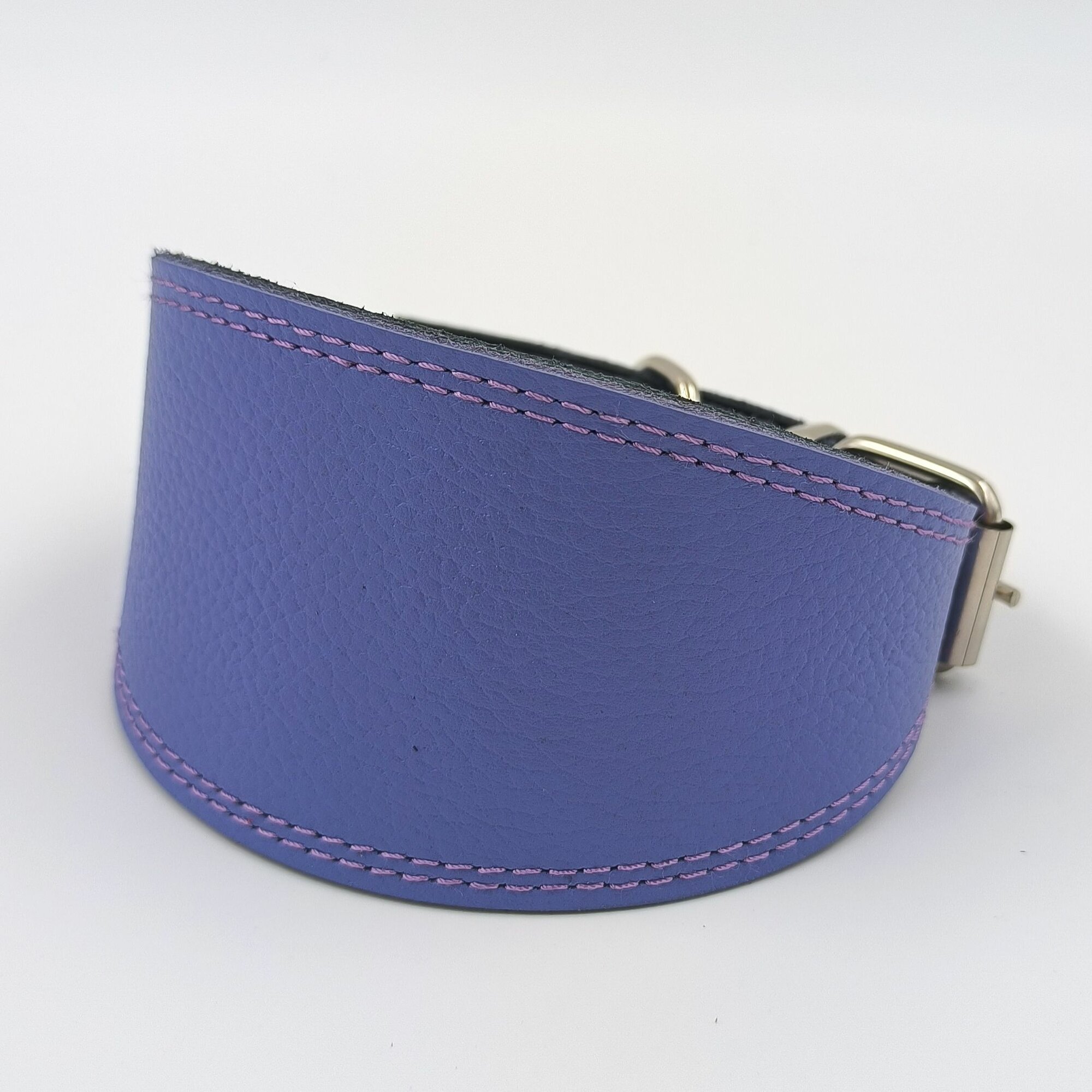Ошейник-селедка сиреневый для собак из натуральной кожи. Обхват шеи 30-36 см, ширина 6,5 см