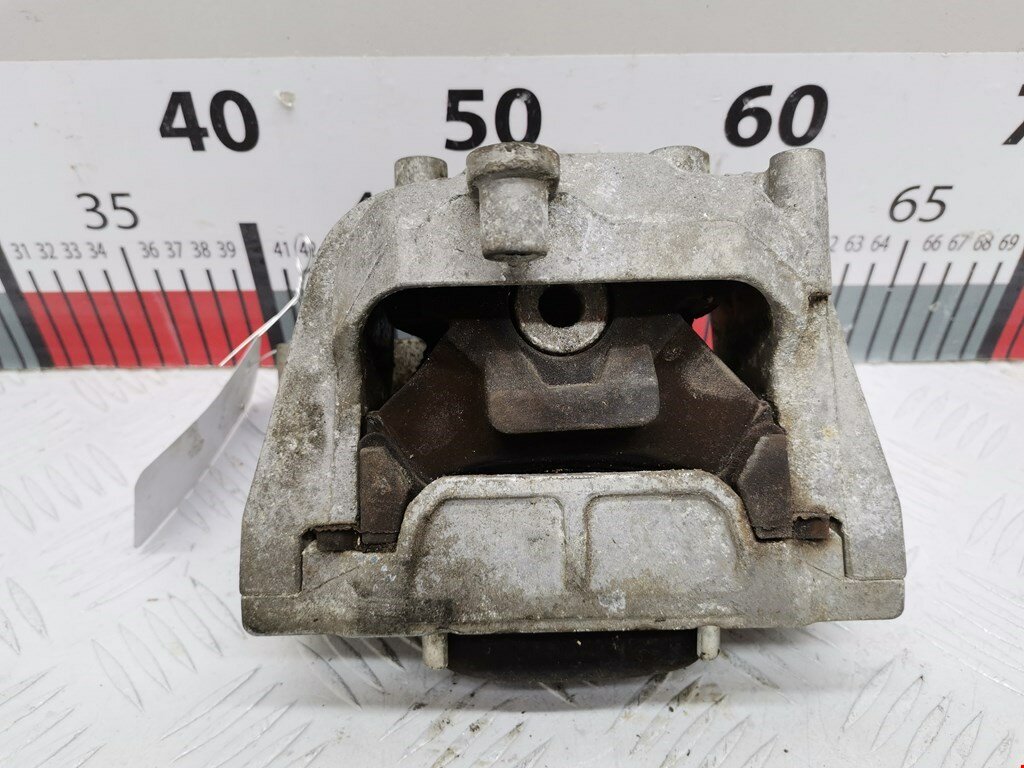 Подушка (опора) крепления двигателя Volkswagen Passat 6 3C0199555 арт. 1997524