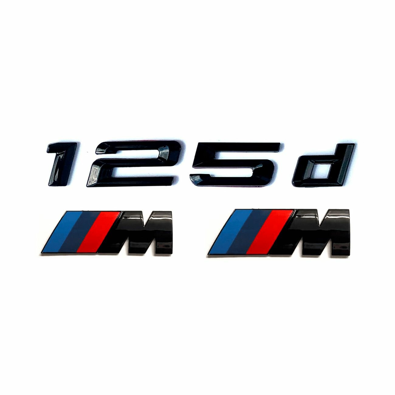 Комплект: шильдик на багажник 125 d для BMW 1 ой серии + 2 эмблемы на крыло M-performance черный глянец