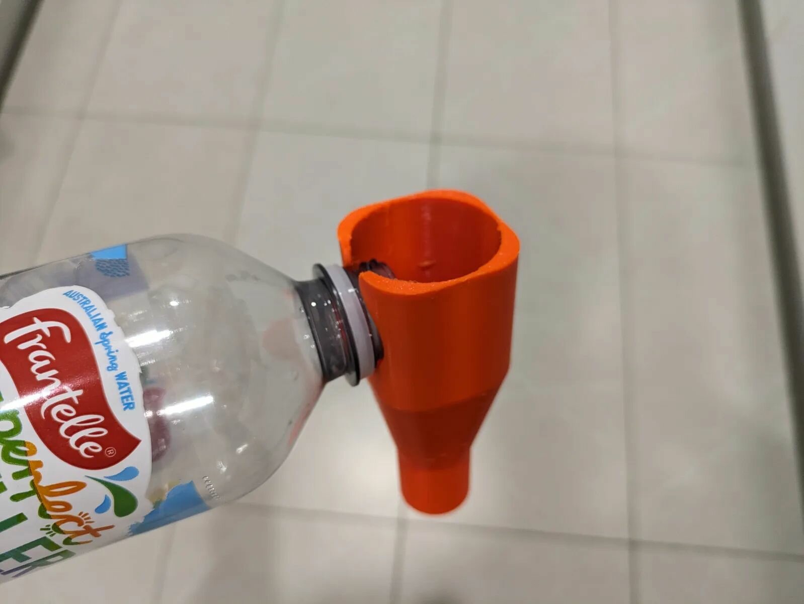 Бутылочная воронка на горлышко / красный