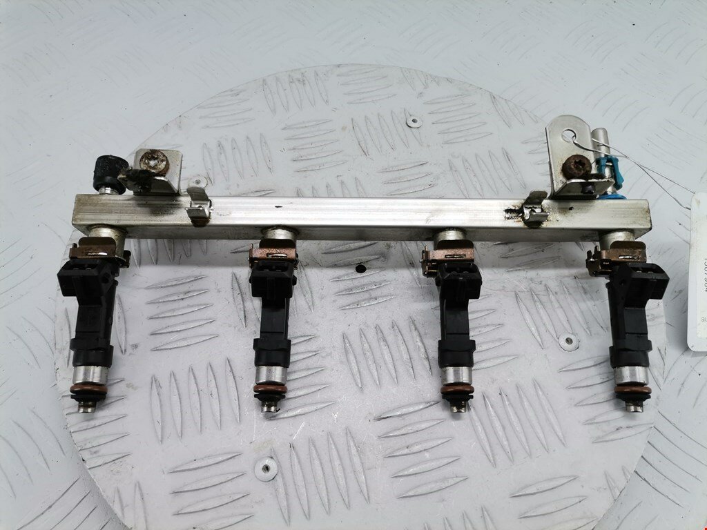 Форсунка бензиновая электрическая Opel Astra H 24420543 арт. 1587984