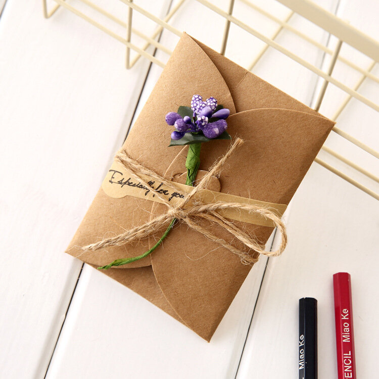 YUELU Креативные поздравительные открытки из крафт-бумаги с сушеными цветами, открытки ручной работы, 5 открыток в упаковке, четыре варианта дизайна на выбор.