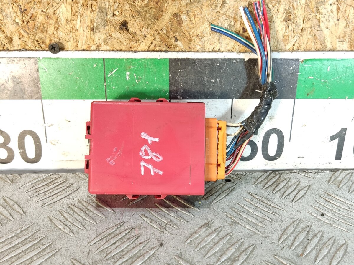 Блок управления двери TOYOTA Corolla e10 8598012240