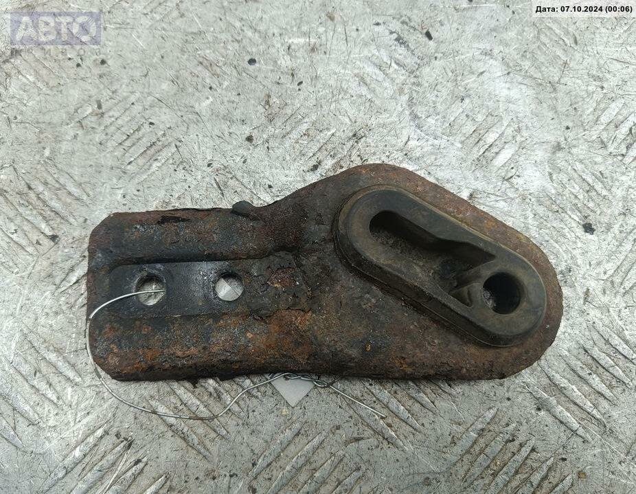 Кронштейн радиатора Opel Astra H (2004-2009)