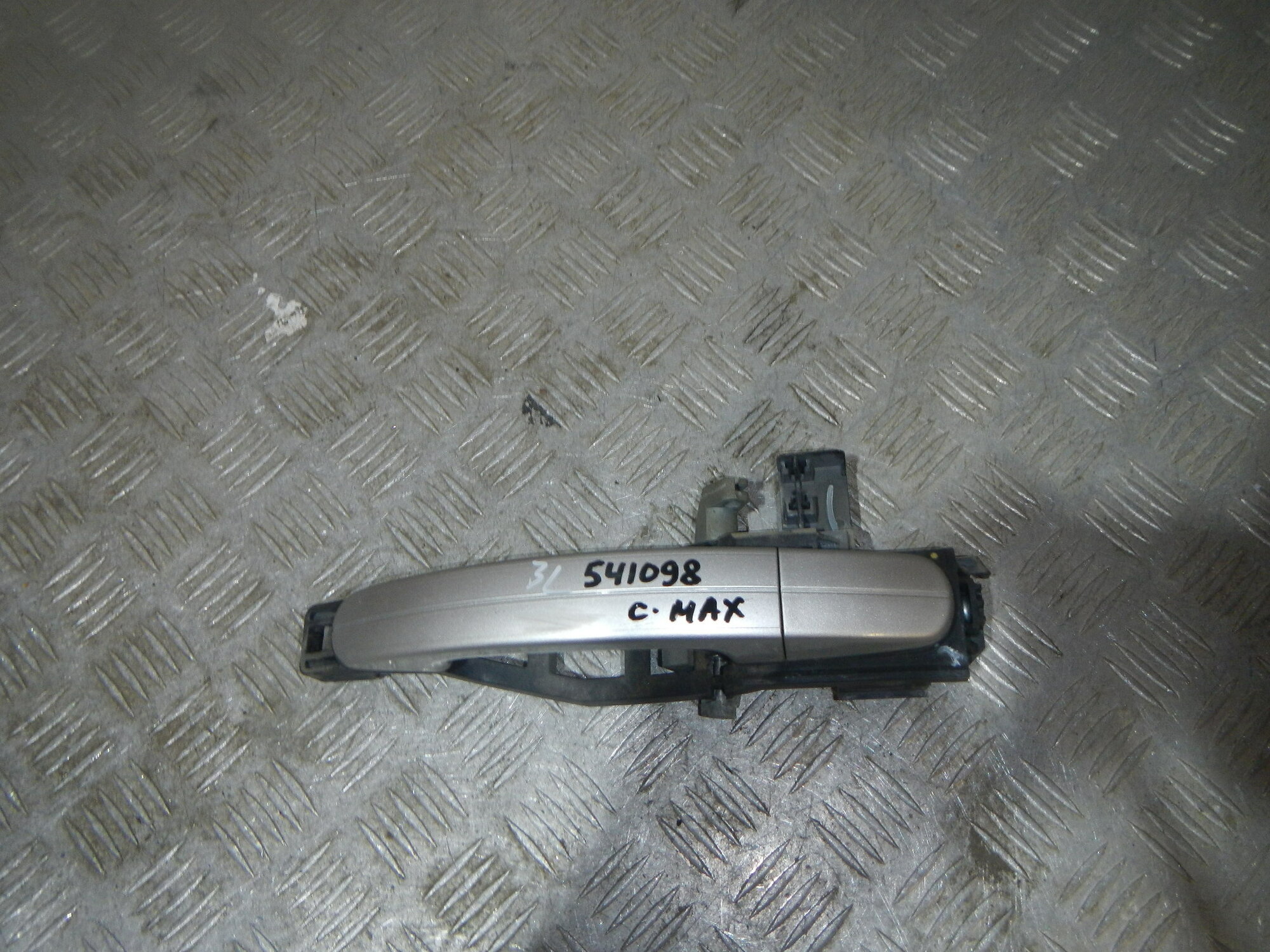 Б/У Ручка двери задней левой (наружняя), Ford (Форд)-C-MAX (03-11) FORD C-MAX (03-11) С кронштейном. Царапины. 541098 FOR...