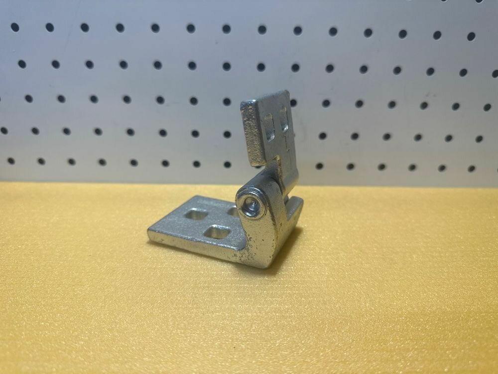 Петля двери левая MERCEDES ACTROS AXOR KAMAZ 5490 (мерседес актрос аксор КАМАЗ)