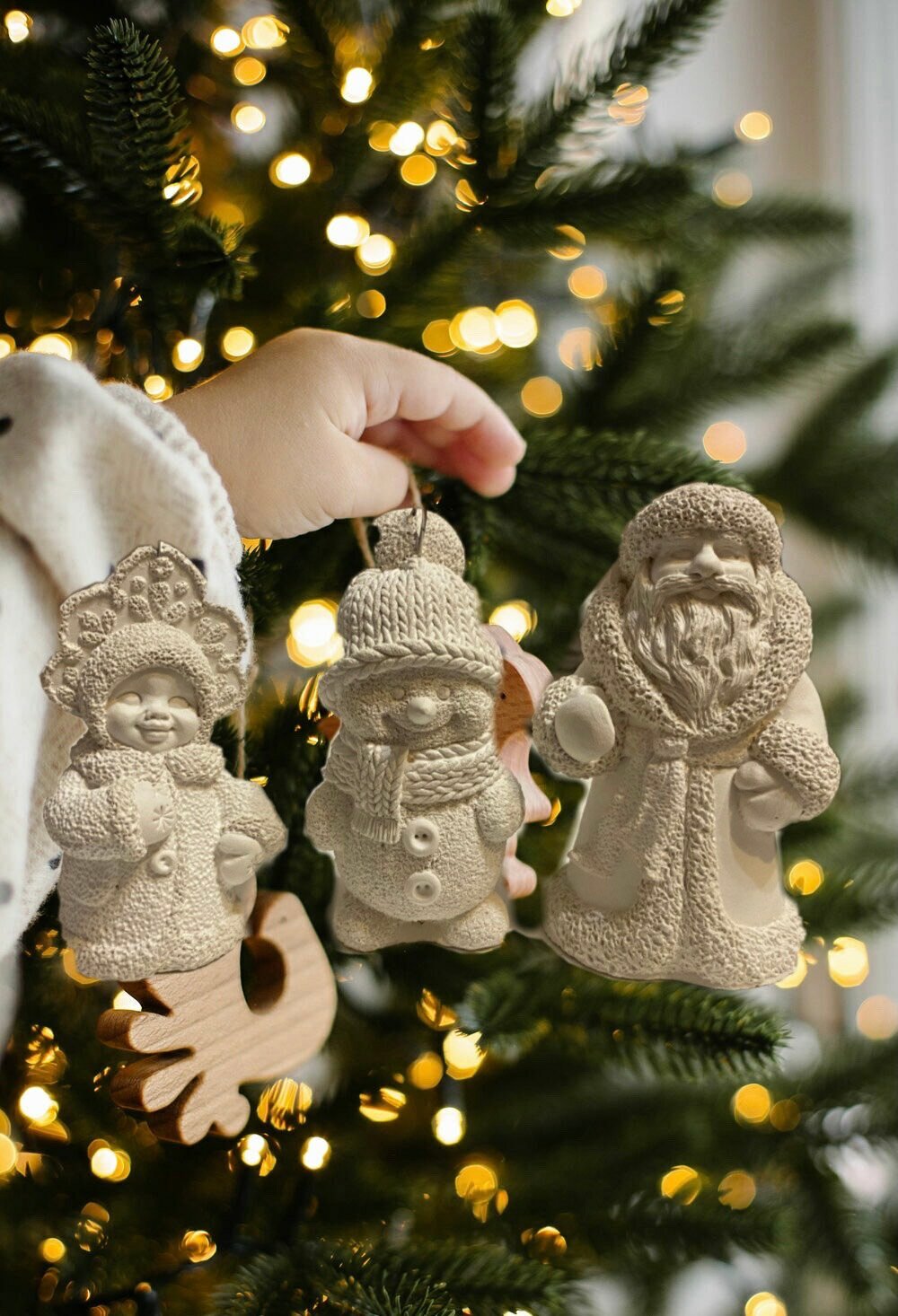 Елочная игрушка "Дед Мороз со Снегурочкой и Дедом Морозом", гипс, белый, для раскрашивания